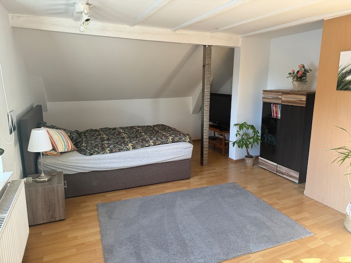 Gemütliches Dachgeschoss-zimmer - Rheinberg