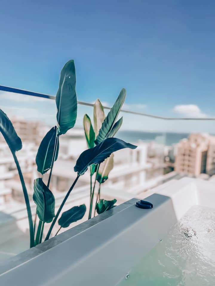 New Sea View With Jacuzzi At Makenzy - 라르나카