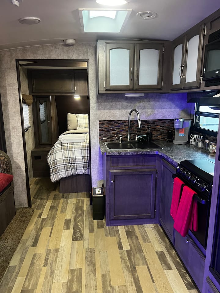 Private Rv • Full Kitchen • Long Stay Friendly - Brandon