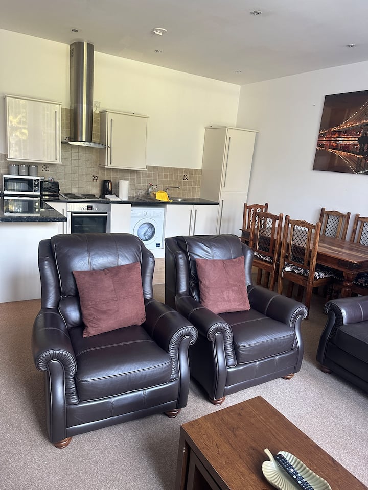Blessed Thornhill Apartment With Parking - Sunderland