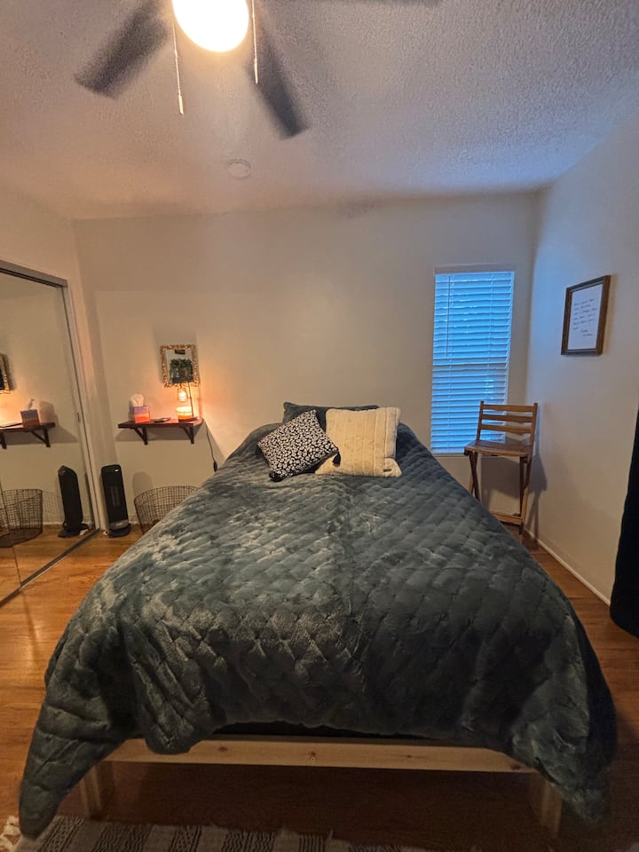 Private Room + Private Hall Bath - Burbank, CA