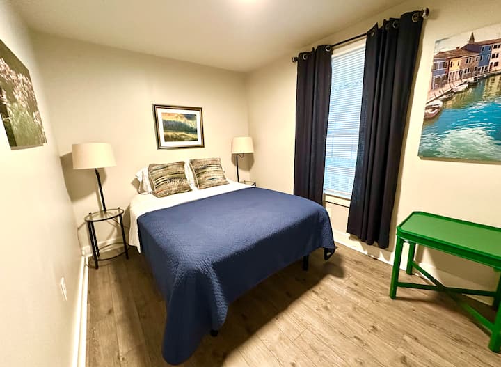 Cute Condo Near Downtown - Raleigh, NC