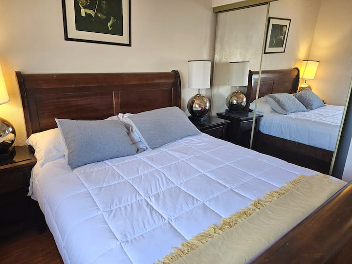 Splendid And Inexpensive Room - Oakland, CA