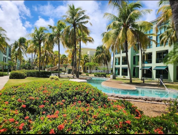 Private Beachfront Resort With Pools & Lazy River - Loíza