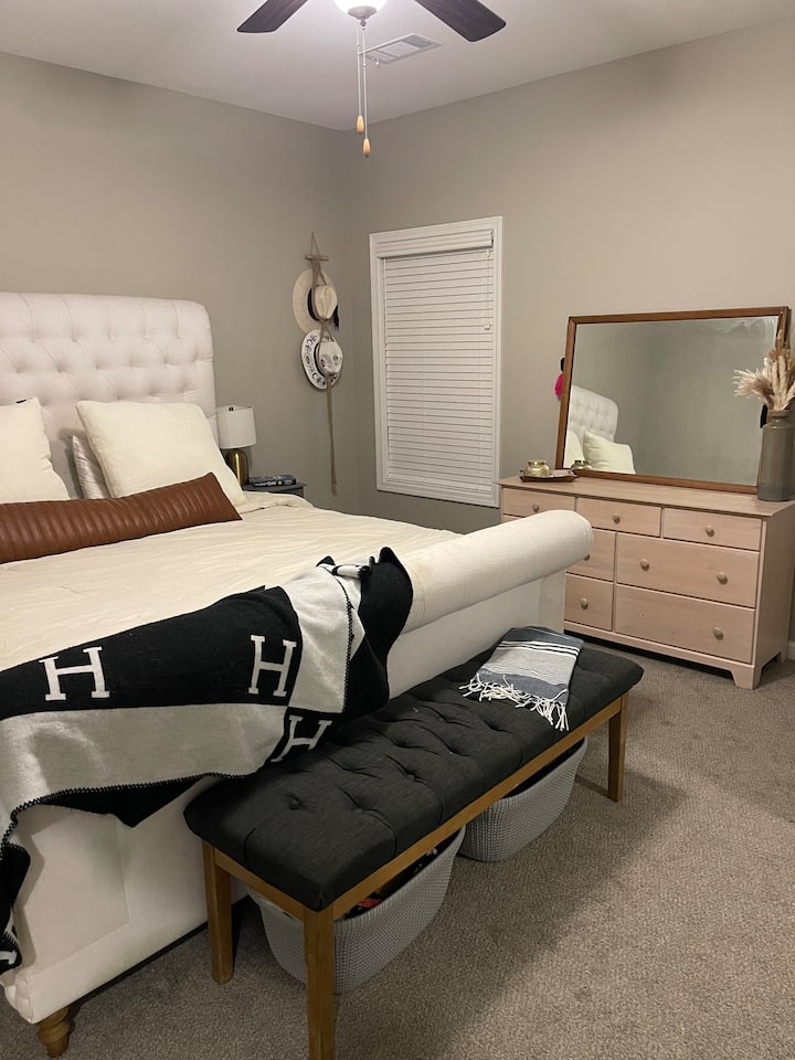 Cozy Home Near Campus - Tuscaloosa, AL