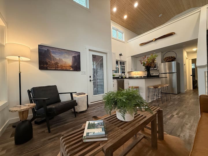 Twin Pines - Large Porch W/ Fireplace, Hot Tub - 