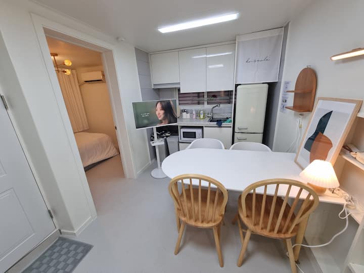1min Hongdae Station 5exit 30 Sec 3br Lovey House - Seoul