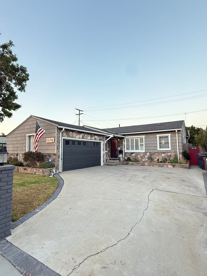 Coastal Oasis W/ Pool Near Lax & Beach! - Inglewood, CA
