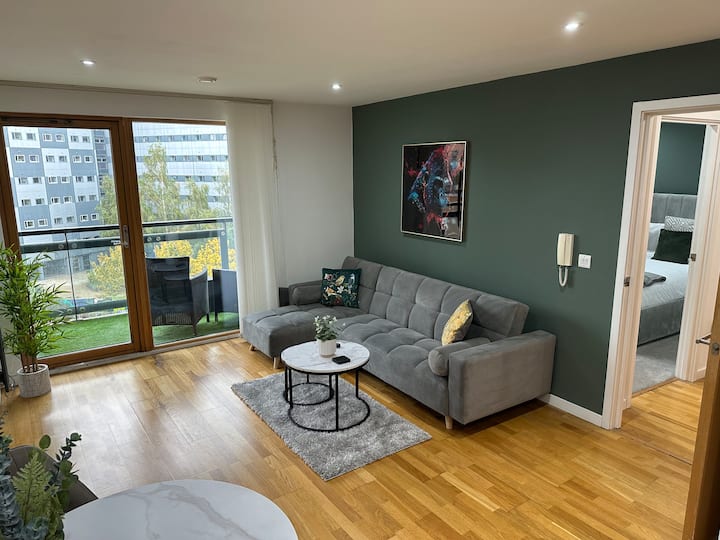 Leisure Or Business Stay-1 Bed And Walkout Balcony - Leeds