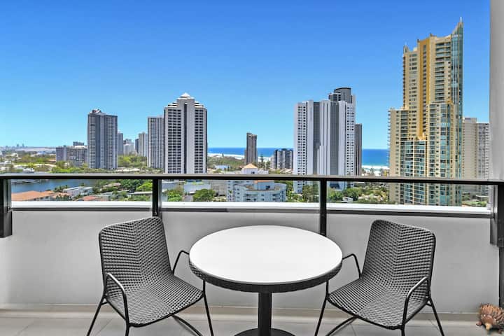 Comfortable 2 Bedroom Apartment In Central Surfers - Nerang