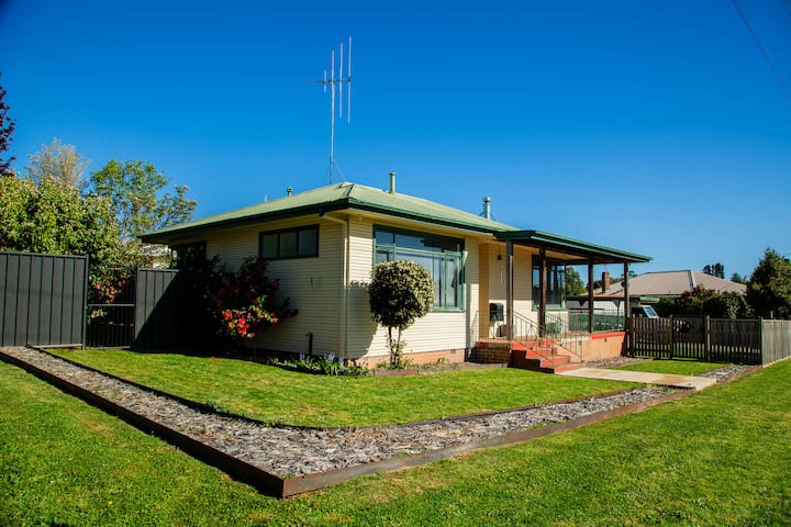 2 Bedroom House With Backyard - Orange