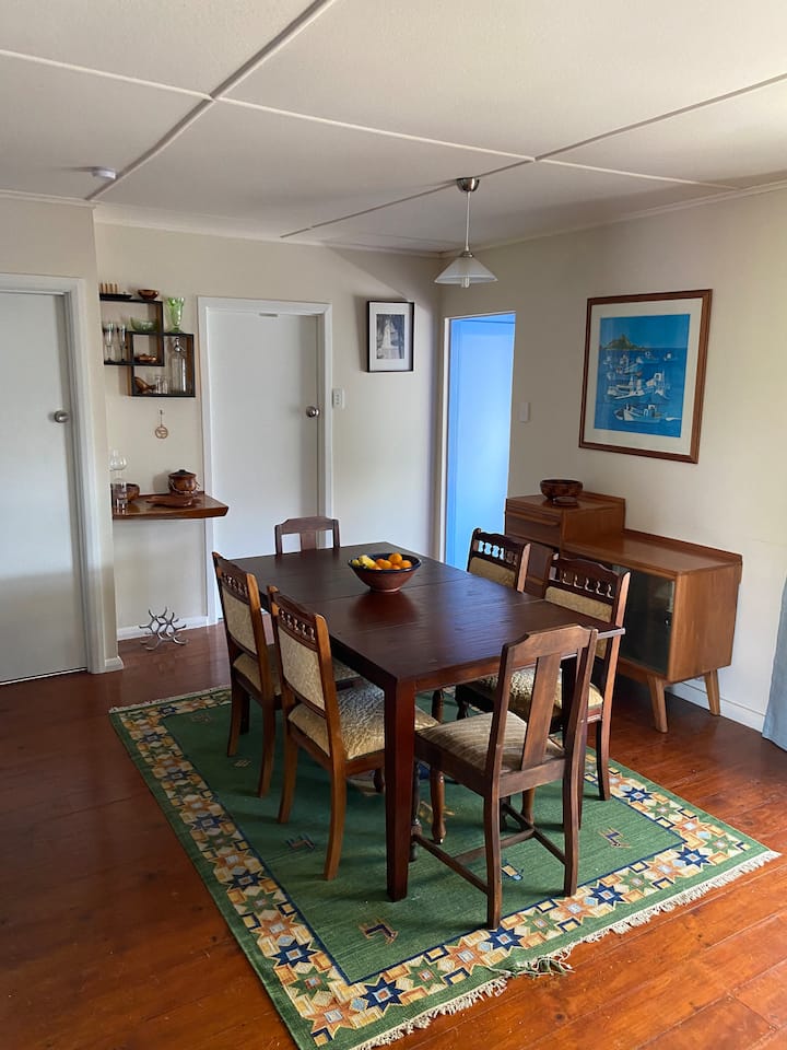 Raglan Kiwi Nest - Raglan