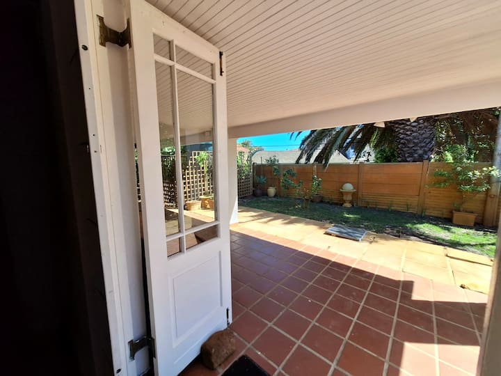 Charming Garden Cottage - Goodwood