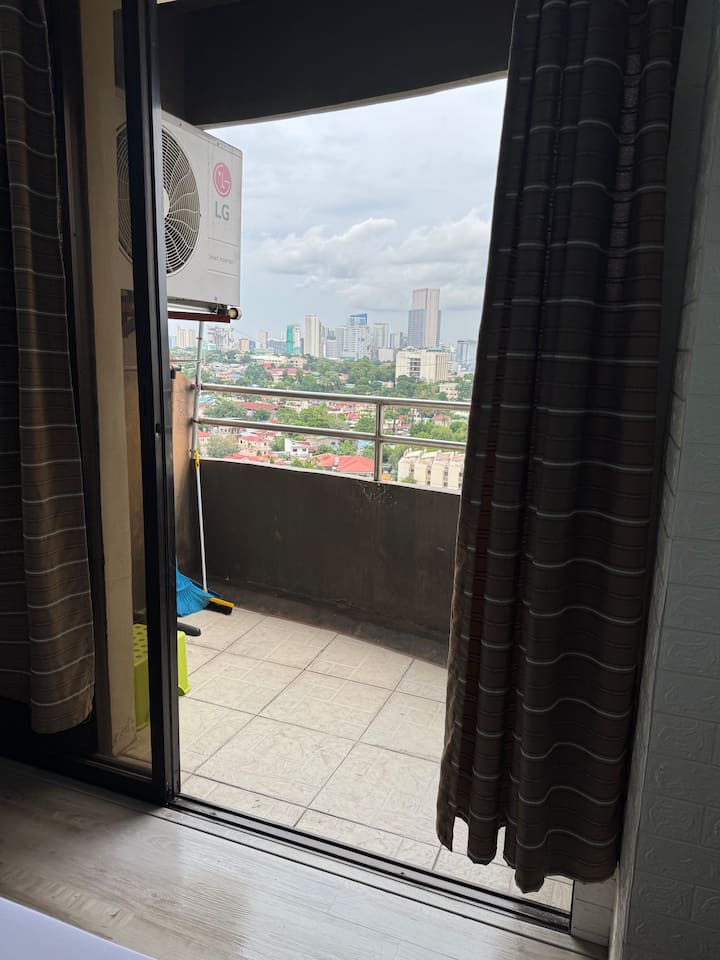 Deluxe Queen Studio With Balcony - Cebu City