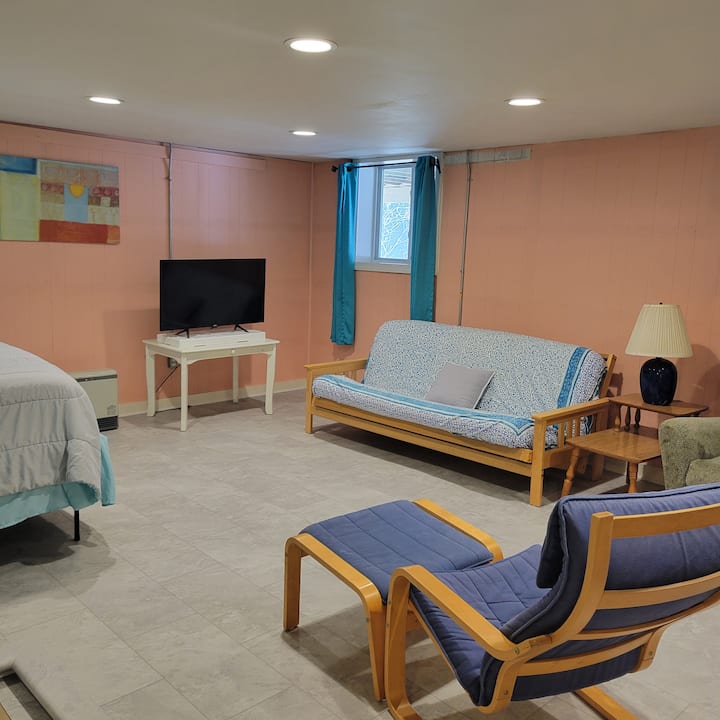Basement Studio Apartment In Home - Hanover, NH