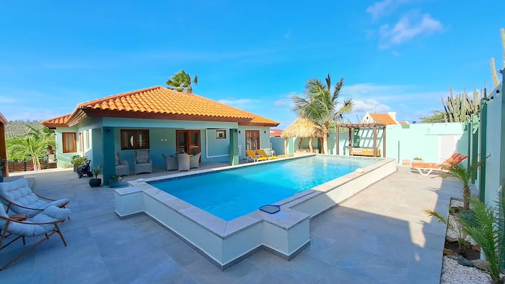 Villa Vista Verde, 5 Bedr, 4 Bath & Spacious Pool - Aruba