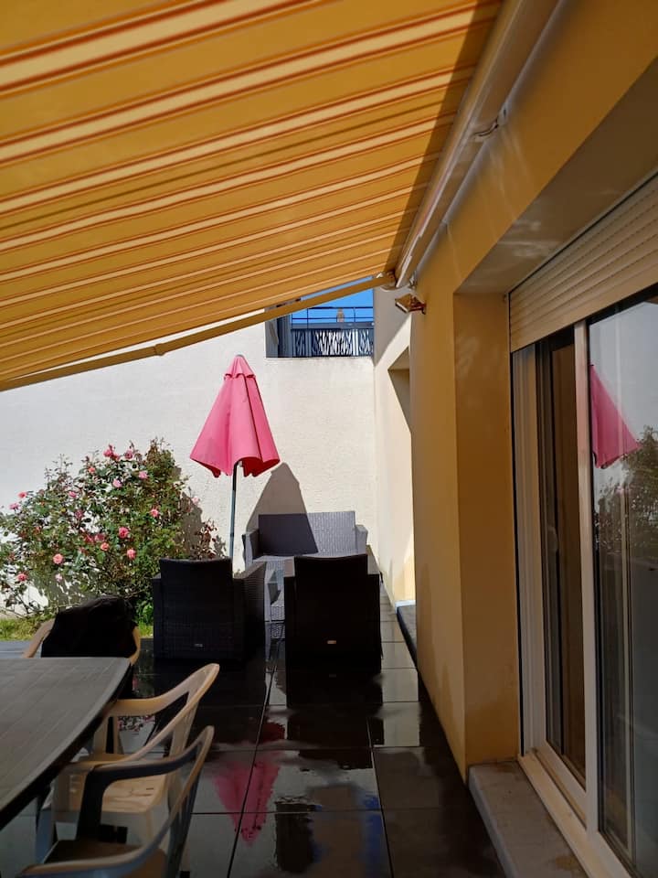 Jolie Maison Dans Le Bourg - Carolles