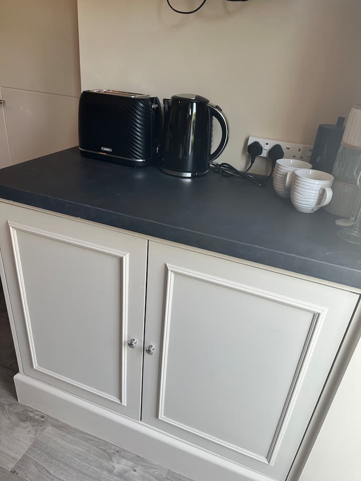 Beautiful Self Contained Private Room & Bathroom - Bracknell