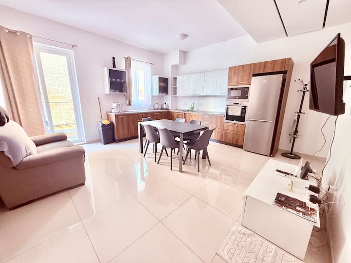 Modern Apartment In Centre Of Gżira - Valeta