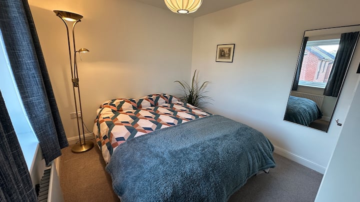 Double Bedroom In Riverside Home - 切普斯托
