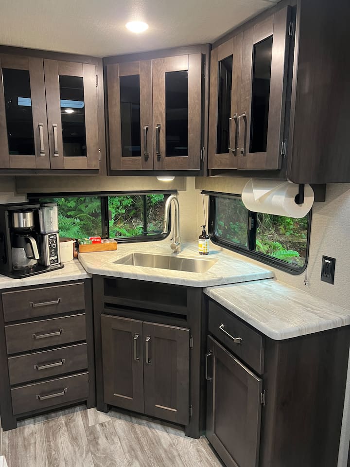 Cozy Camping In The Cascades- Near Silver Falls - Oregon