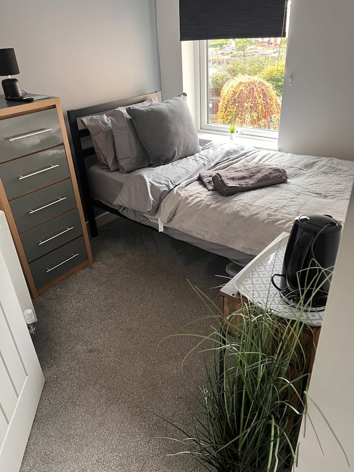 Carlton St Serviced Rooms - 4 - Staffordshire