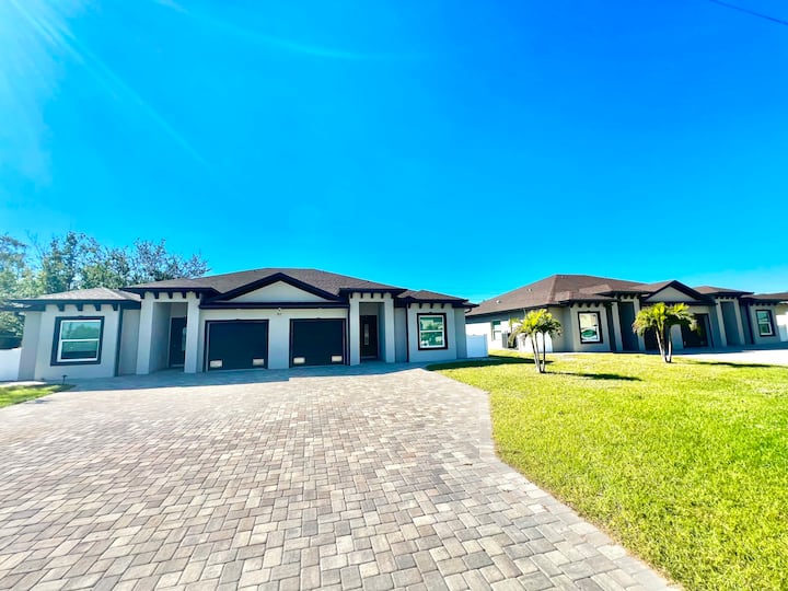 Spacious 16-bed , 12 Bedrooms , Fits Large Groups - Englewood, FL