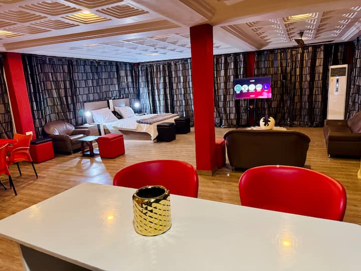 Luxury Penthouse · Stylish & Gated · Wi-fi Accra - Ghana