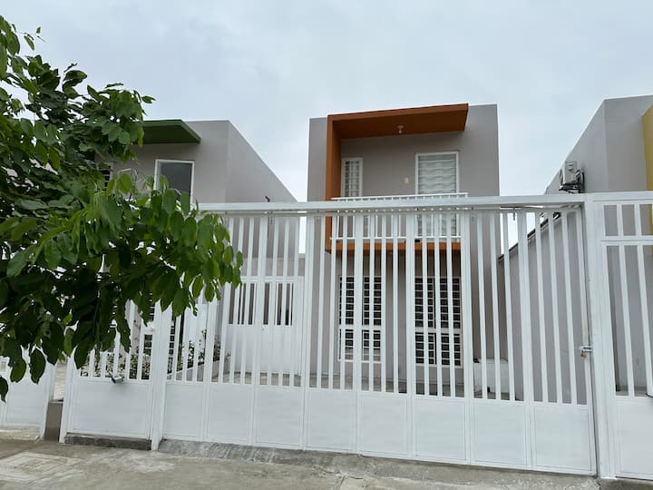 Casa Cerca Univ. San Gregorio A/c Garaje - Portoviejo