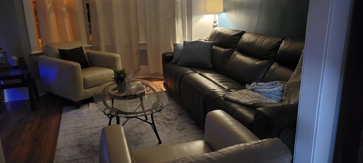 House Near Winnipeg Airport And All Amenities - Winnipeg