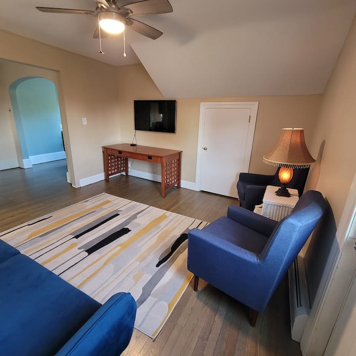 Charming 2br In Bayside Bungalow - Bristol, RI