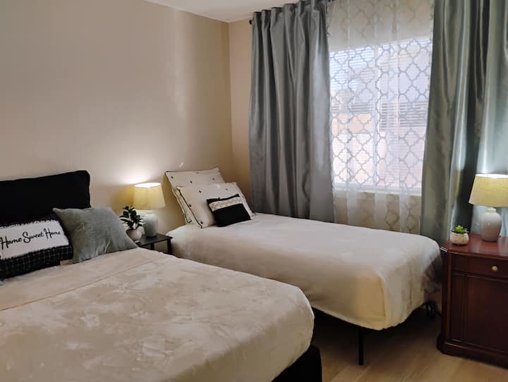 Soirée Home 17 Guest + Beds + Guests As Need - El Paso, TX