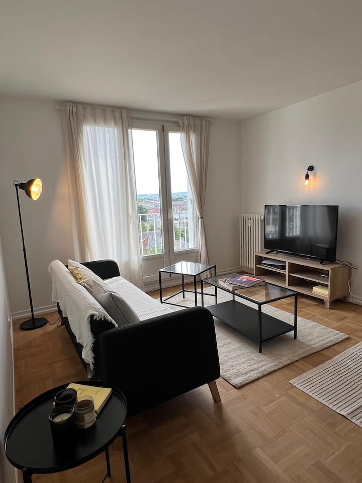 80 M2 - Proche Hypercentre - Spacieux Et Lumineux - Reims