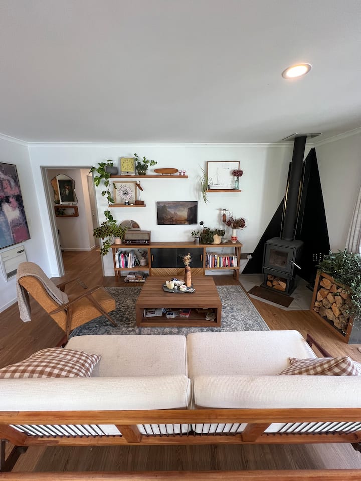 Stylish Wanaka Cottage - Walk To Town And Lake - Wanaka