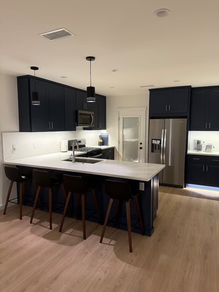 Belmont Heights Home With Parking And W/d - Long Beach, CA