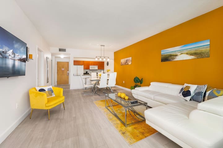 Skyline 42 Floor-pool & Parking Included - Miami, FL