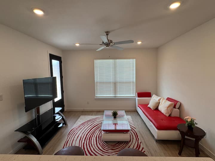 Private 1-bedroom Guest House - Little Elm, TX