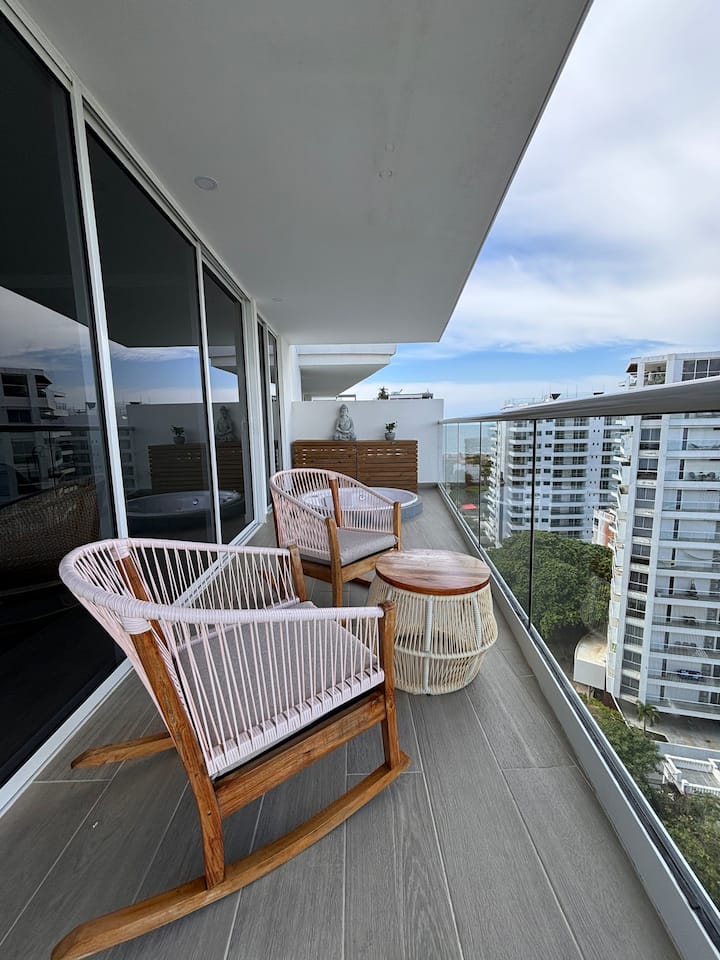 Piso 14/ Jacuzzi/ Vistas/ 2br/parqueadero/piscinas - Colombia