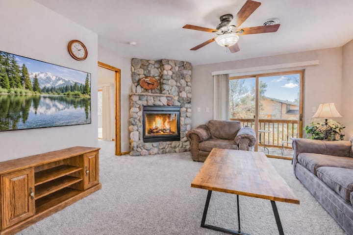 Fireplace Vibes, King Suite, Quiet Nights - Estes Park, CO