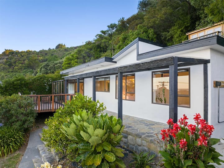 Great Views & Location | Workspace | Spa Pool - Kaikōura