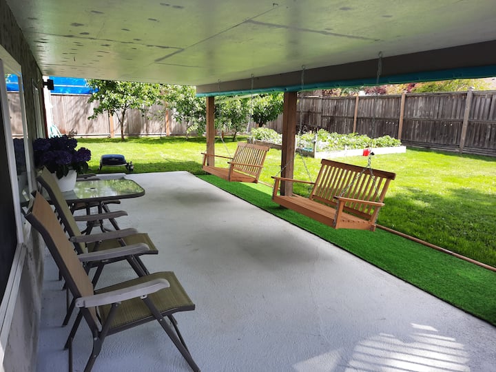 Quiet Private
Spacious 3bd2bth
Breakfast Full Yard - Saanich