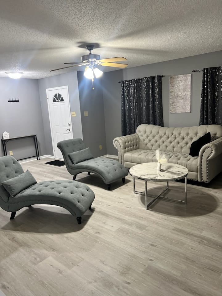 Immaculate N Cozy - Noblesville, IN