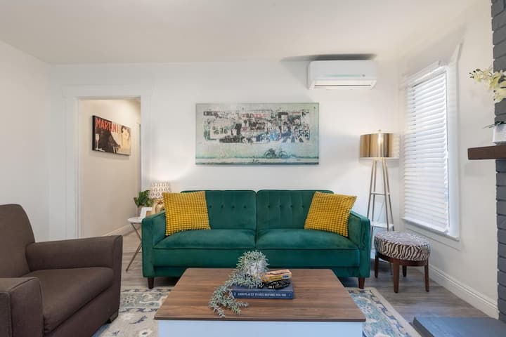 Walk To Sofi + 2 Free Parking Spots | Sleeps 5 - Inglewood, CA