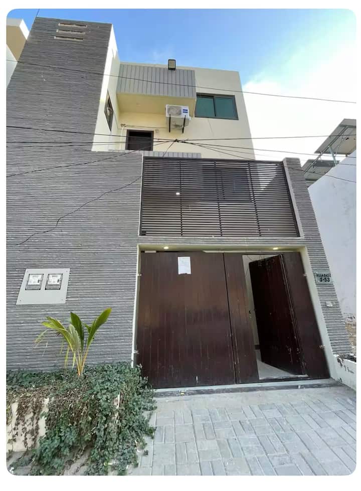 6 Bedroom Luxury Furnished Villa - Karachi