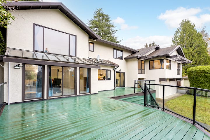 "Luxurious 5br Villa W/sauna - Vancouver