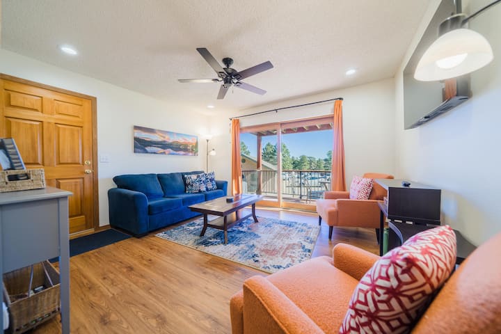 Clean, Bright Condo Near Rmnp & Lake Estes - Estes Park, CO