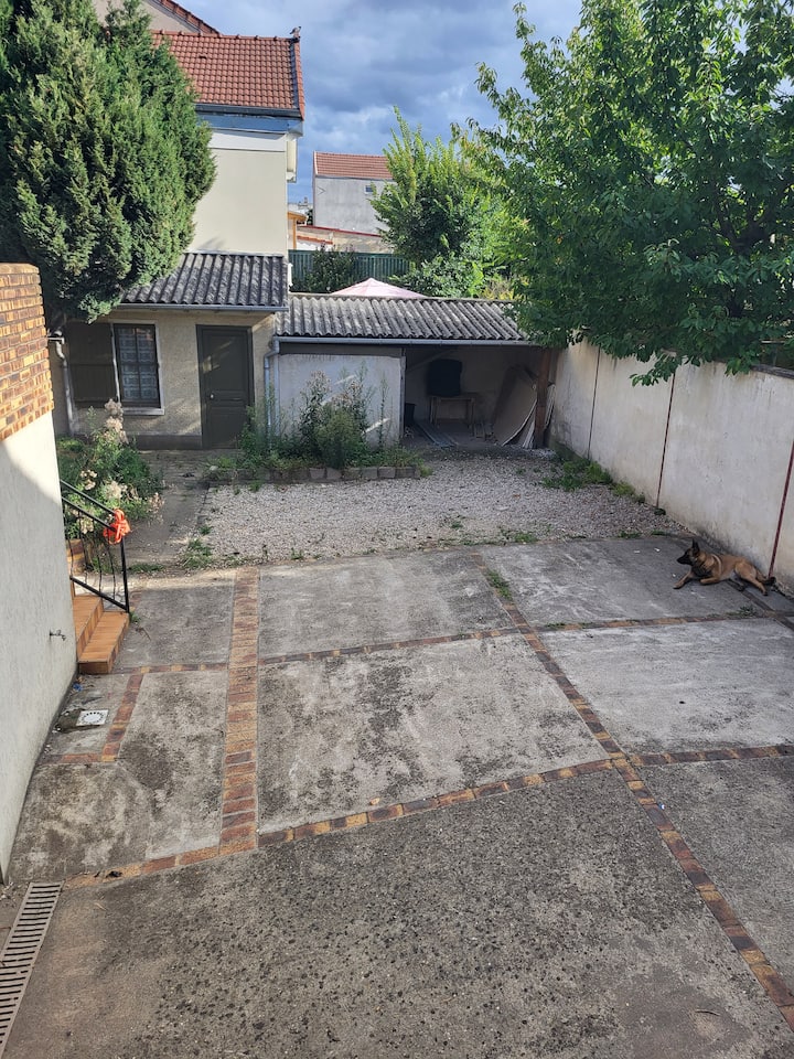 Une Chambre Dans Une Maison - Choisy-le-Roi