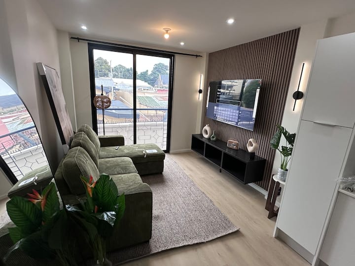 The Quad Luxury Condo (2 Mins Walk To Savannah) - Port of Spain