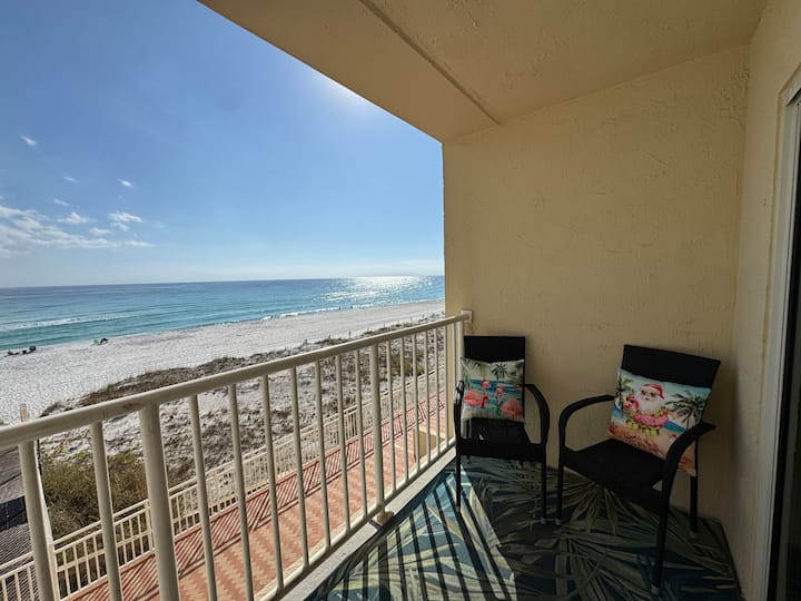 Seaside Serenity
Holiday Decor!
Town Holiday Fest - Pensacola Beach, FL