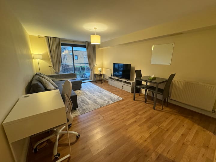 Spacious & Modern 1-bed Flat - Ilford